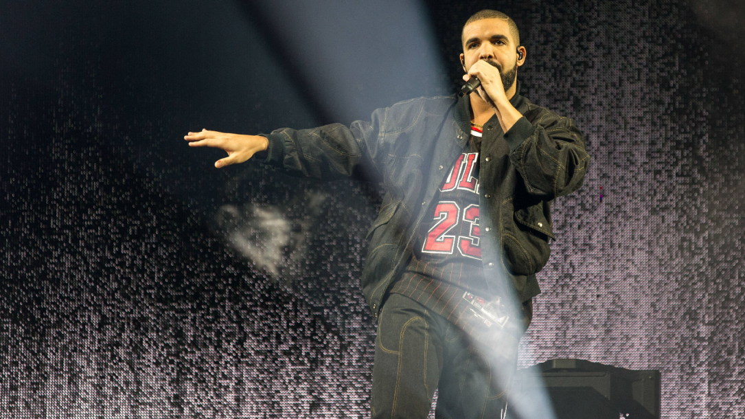 Sehr selten: Drake zeigt seinen Sohn Adonis