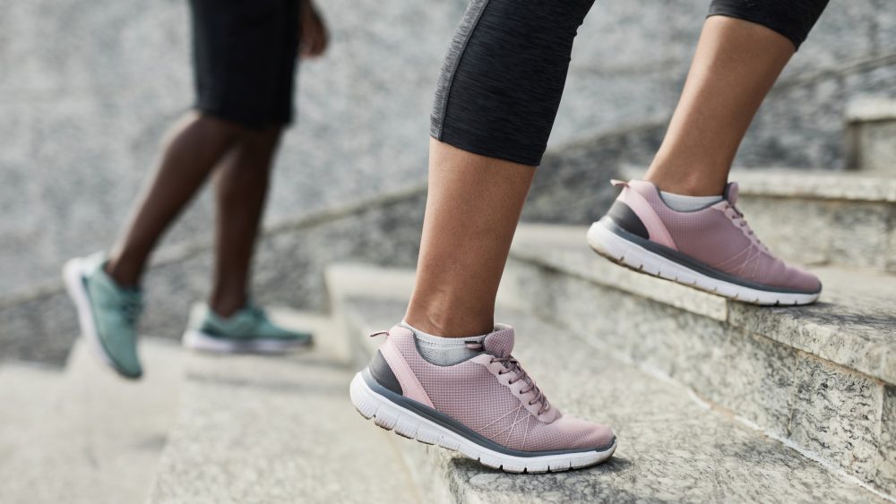 5 Tipps: So kannst du Sneaker modisch stylen